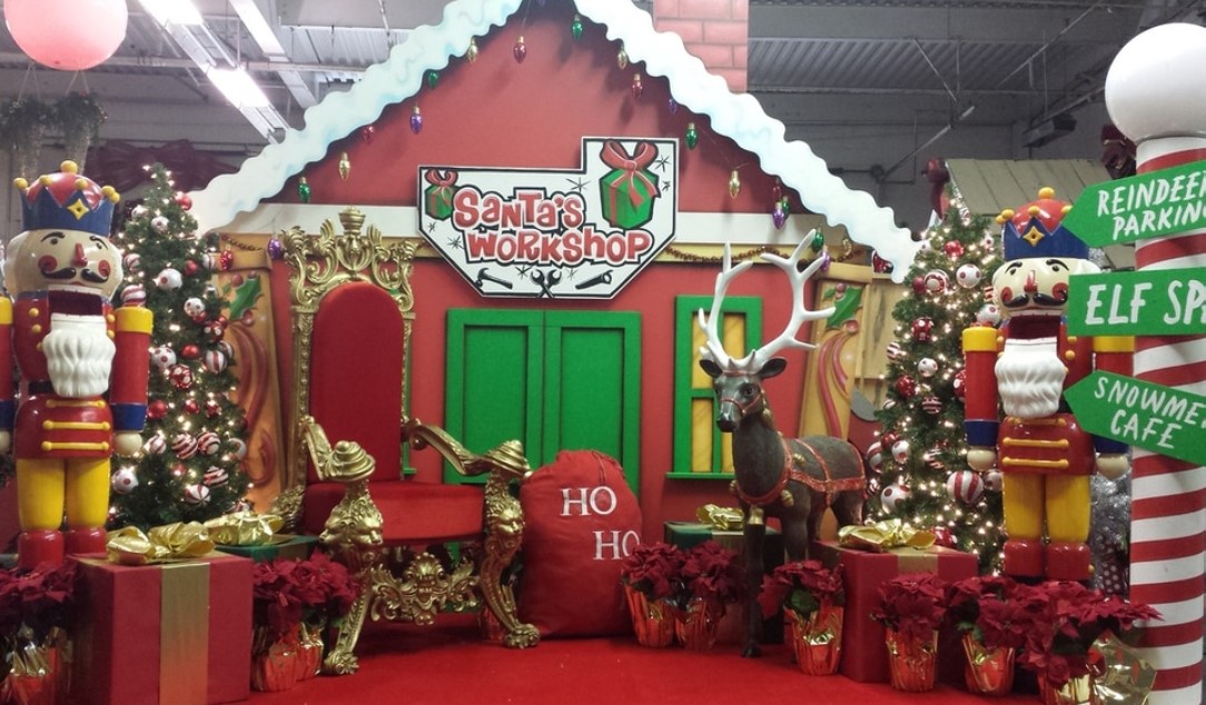 Christmas Photo Booth Ideas Using Props & Backdrops
